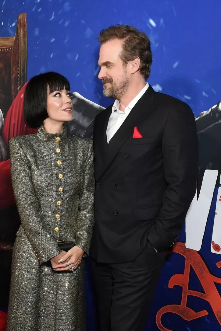 Is Stranger Things actor David Harbour in touch with his daughters ...