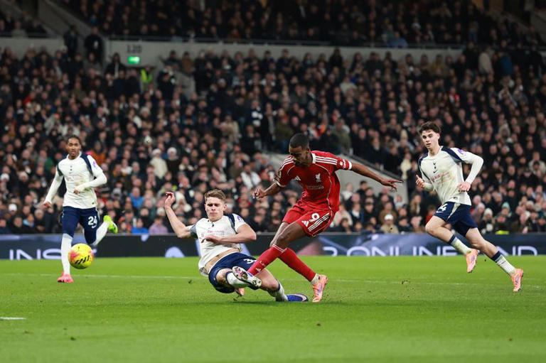 Alexander Isak injury update as Liverpool star's knee might be ...