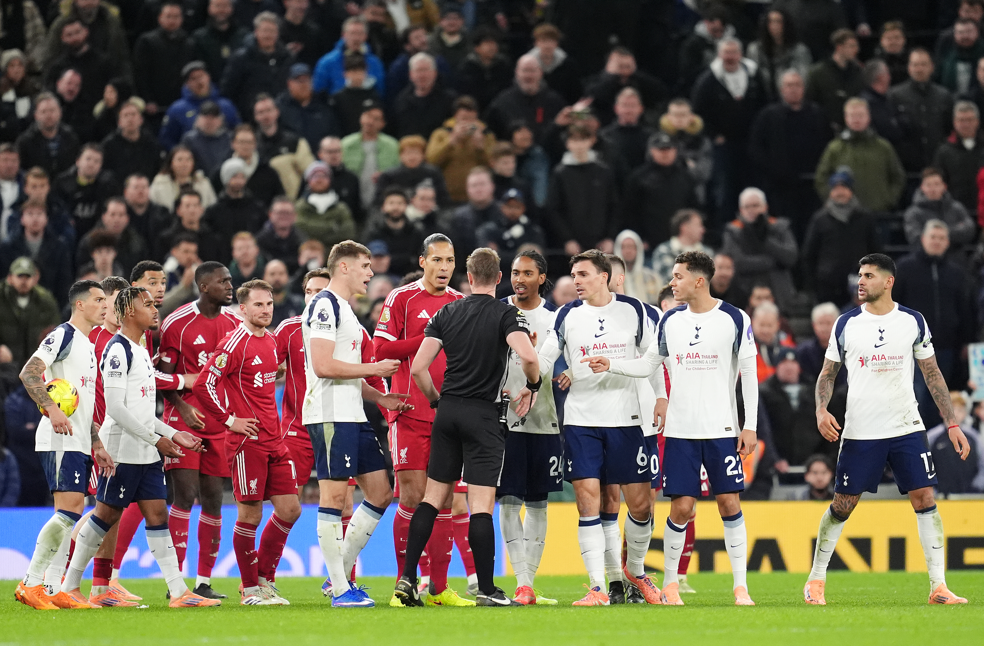 'Slots Liverpool is ongeëvenaard in zichzelf in de voeten schieten'