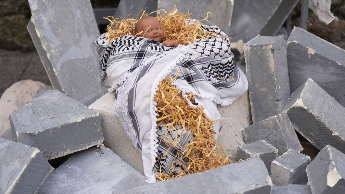 Nativity scene recreated by activists in Dublin in solidarity with Gaza