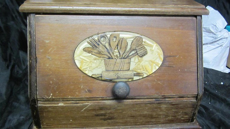 10 valuable vintage bread boxes you should be looking for at the thrift ...