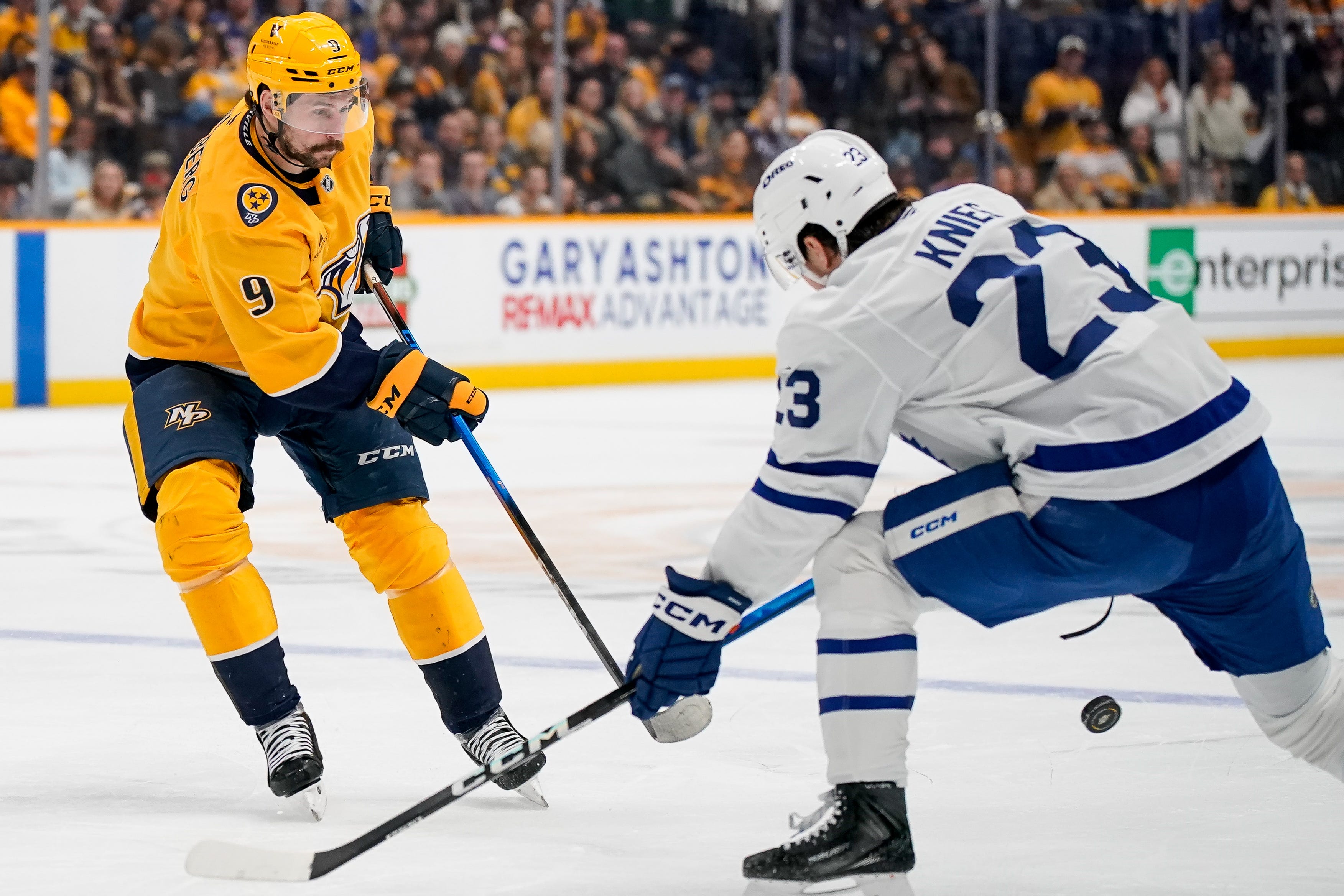 Nashville Predators trail Toronto Maple Leafs 2-1 in 2nd, live updates