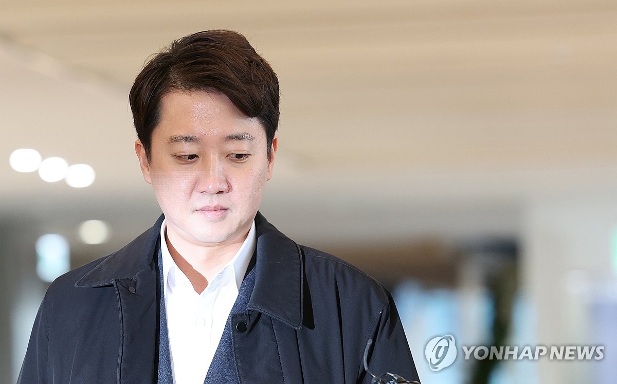 '공천개입' 이준석 첫 특검 출석…"尹과 공범엮기 무리한 시도"