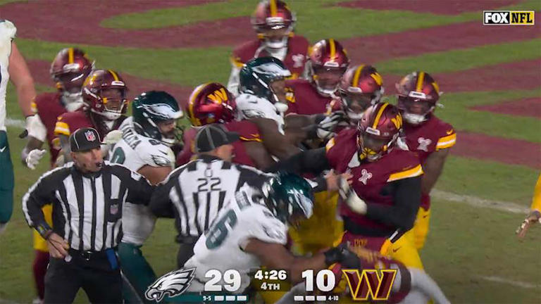 Eagles-Commanders brawl breaks out after unexpected two-point conversion