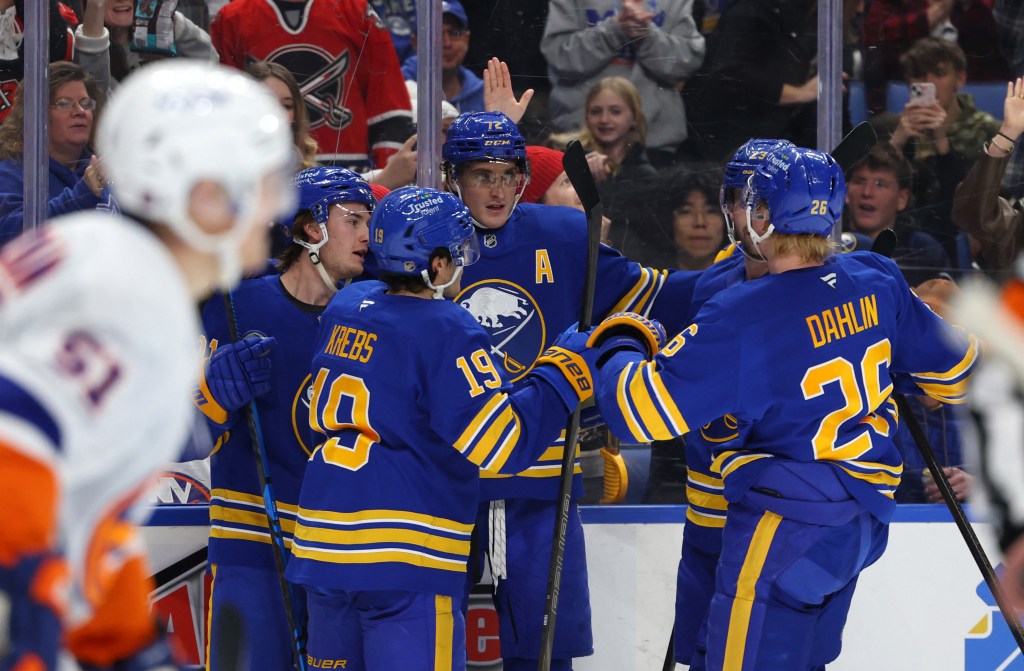 Sluggish Islanders fall to Sabres in shootout for third straight loss