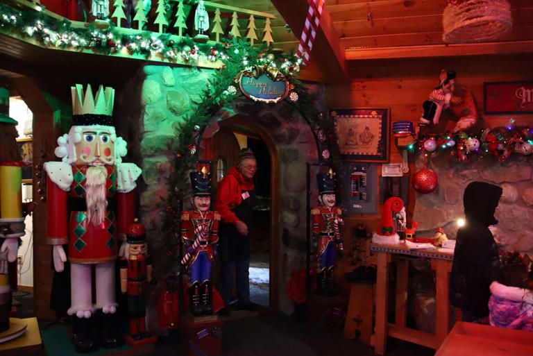 Santa House brings holiday cheer to downtown Midland