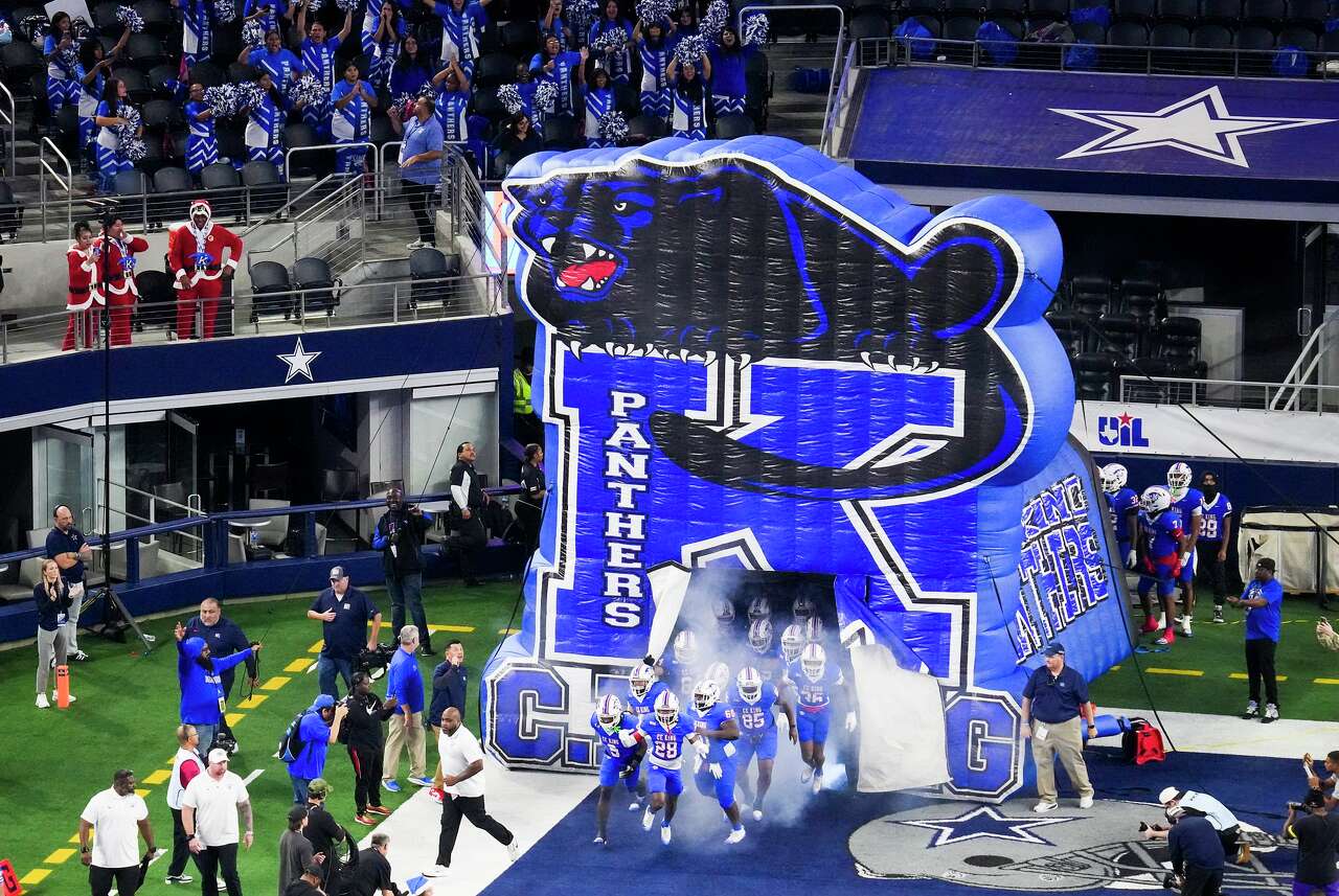 Live score updates: CE King vs. DeSoto in Texas high school football ...