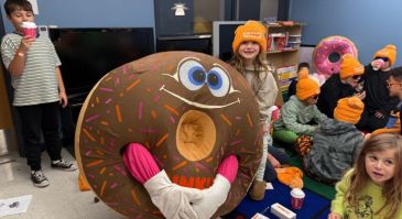 Eagles cheerleader’s classroom gets sweet surprise from Dunkin’