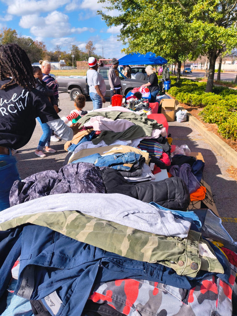 Community groups host winter essentials giveaway for homeless in Alexandria