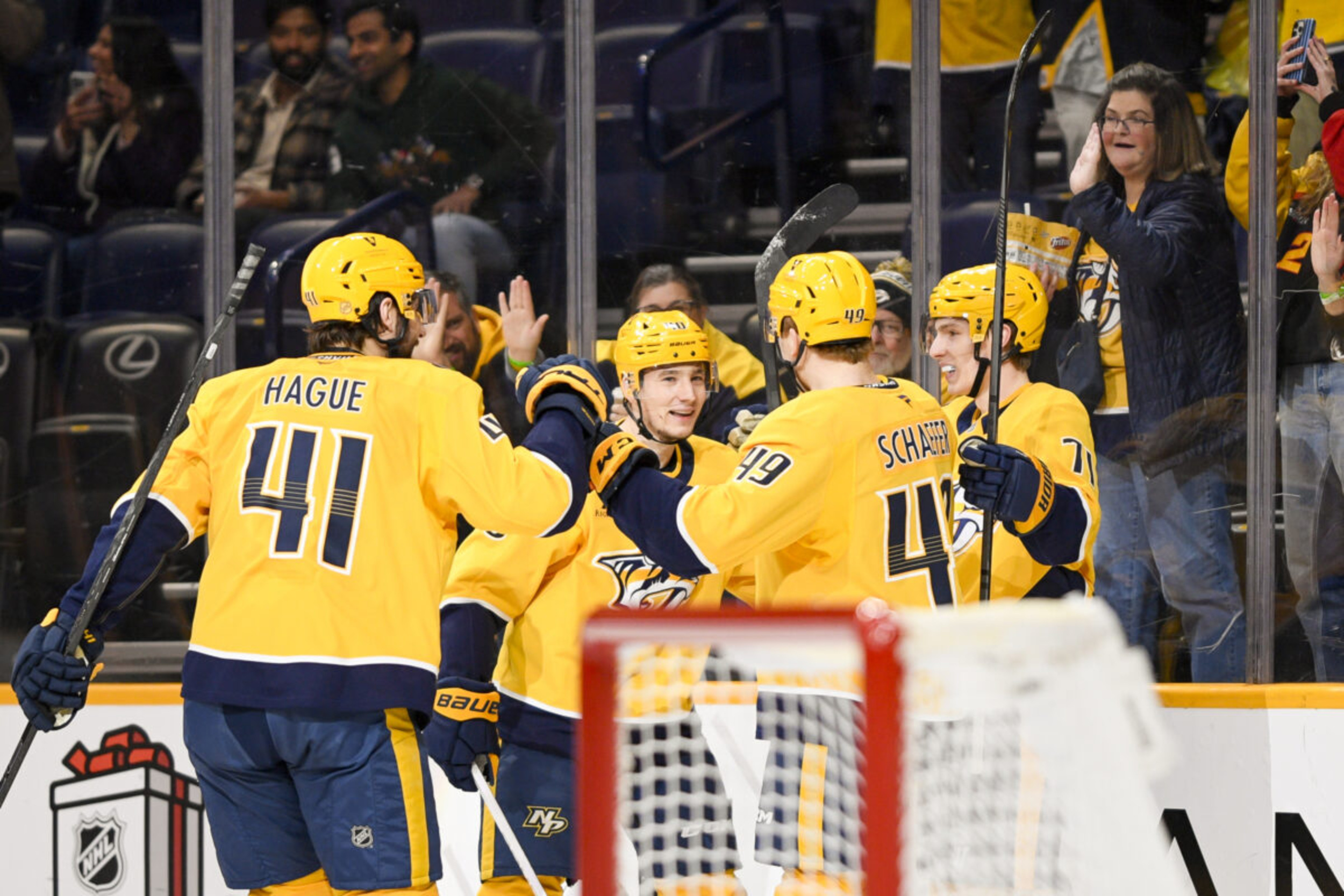 Predators score 2 empty net goals to beat the Maple Leafs 5-3
