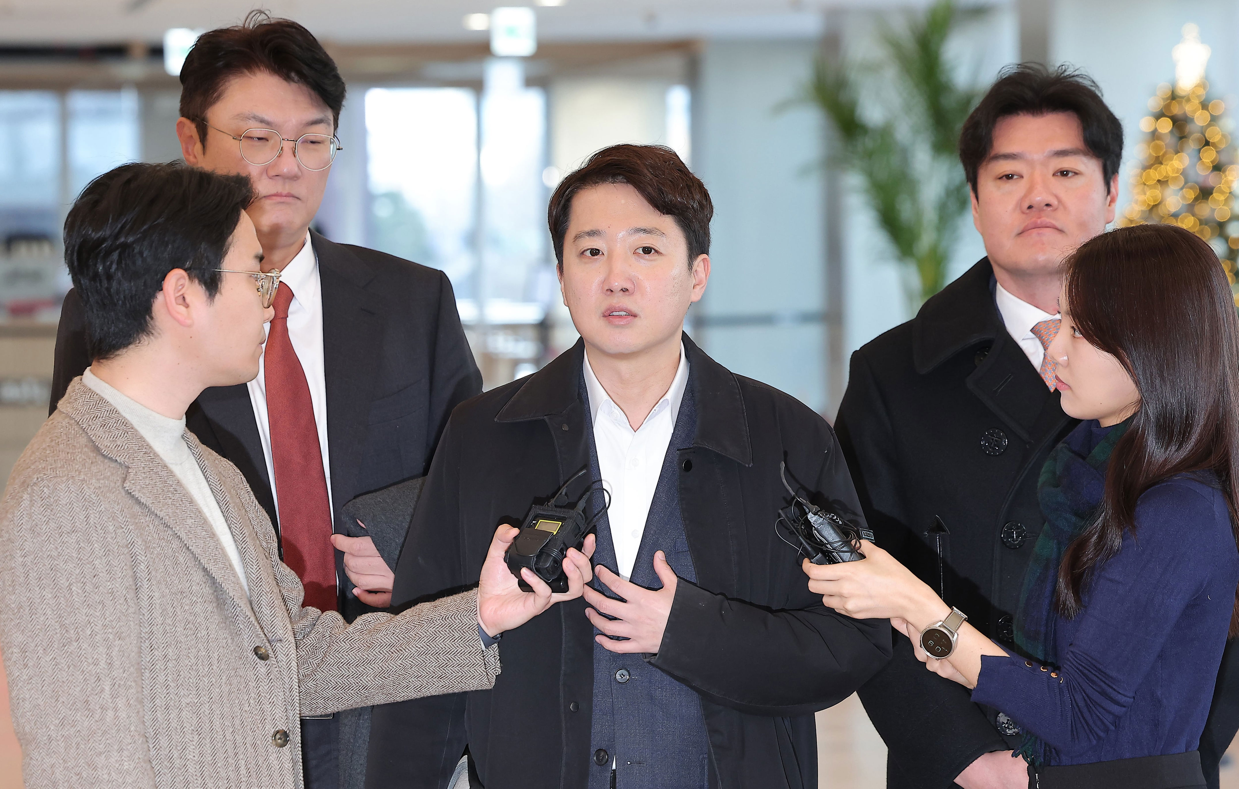 Reform Party leader Lee Jun-seok denies Yoon Suk-yeol's nomination intervention in special ...