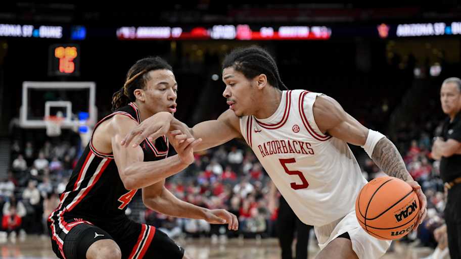 Houston’s defense overpowers No. 14 Arkansas in convincing win