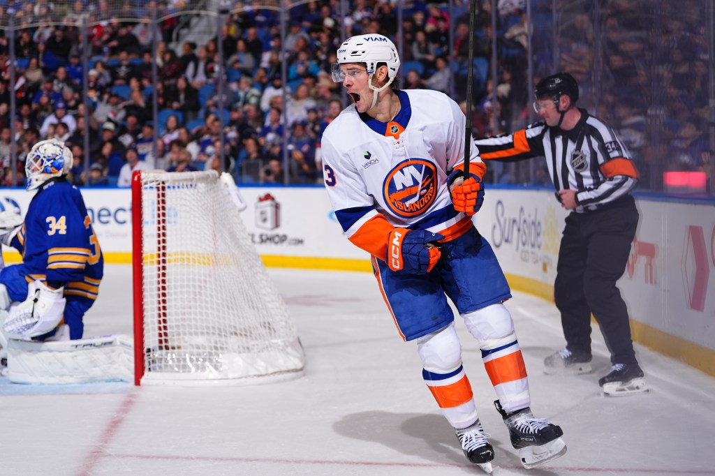 Sluggish Islanders fall to Sabres in shootout for third straight loss