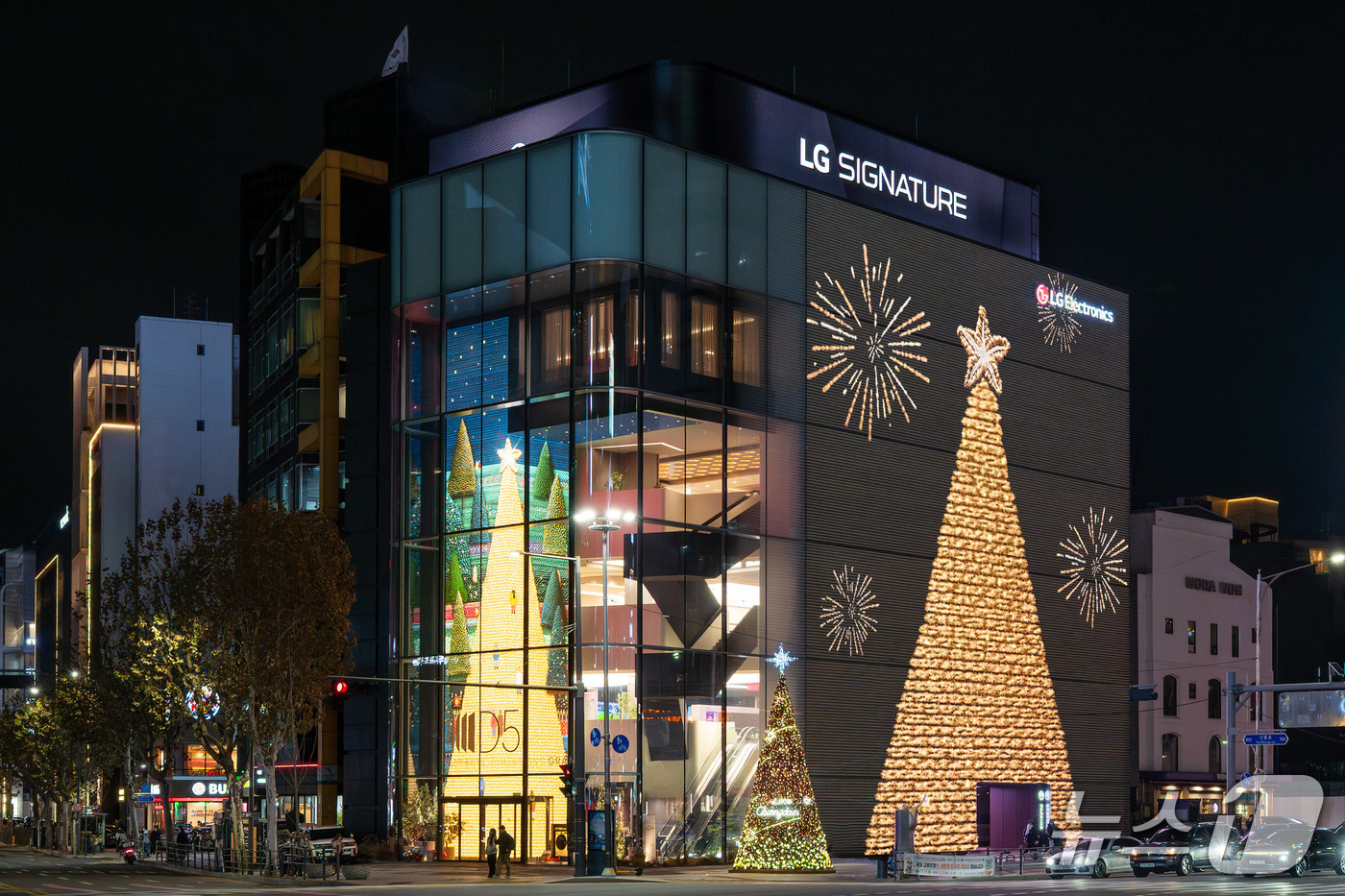 LG전자 플래그십 D5, 크리스마스 미디어 파사드 상영한다