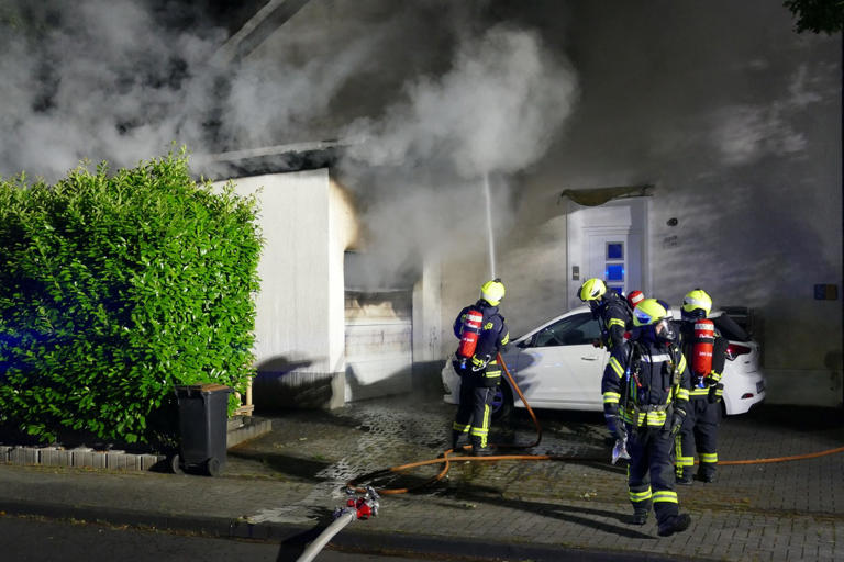 Streifenfahrt wird zum Feuerdrama: Mutter und Baby vor Flammen gerettet