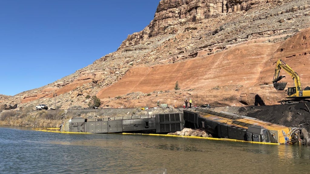 Cleanup continues in Colorado after train derails into Gunnison River ...