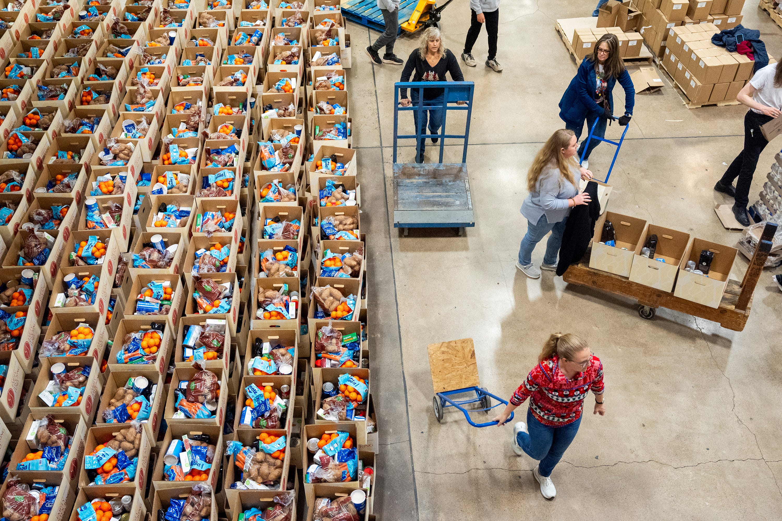 'Use your hands and heart': Volunteers hand out 3,000 Empty Stocking ...