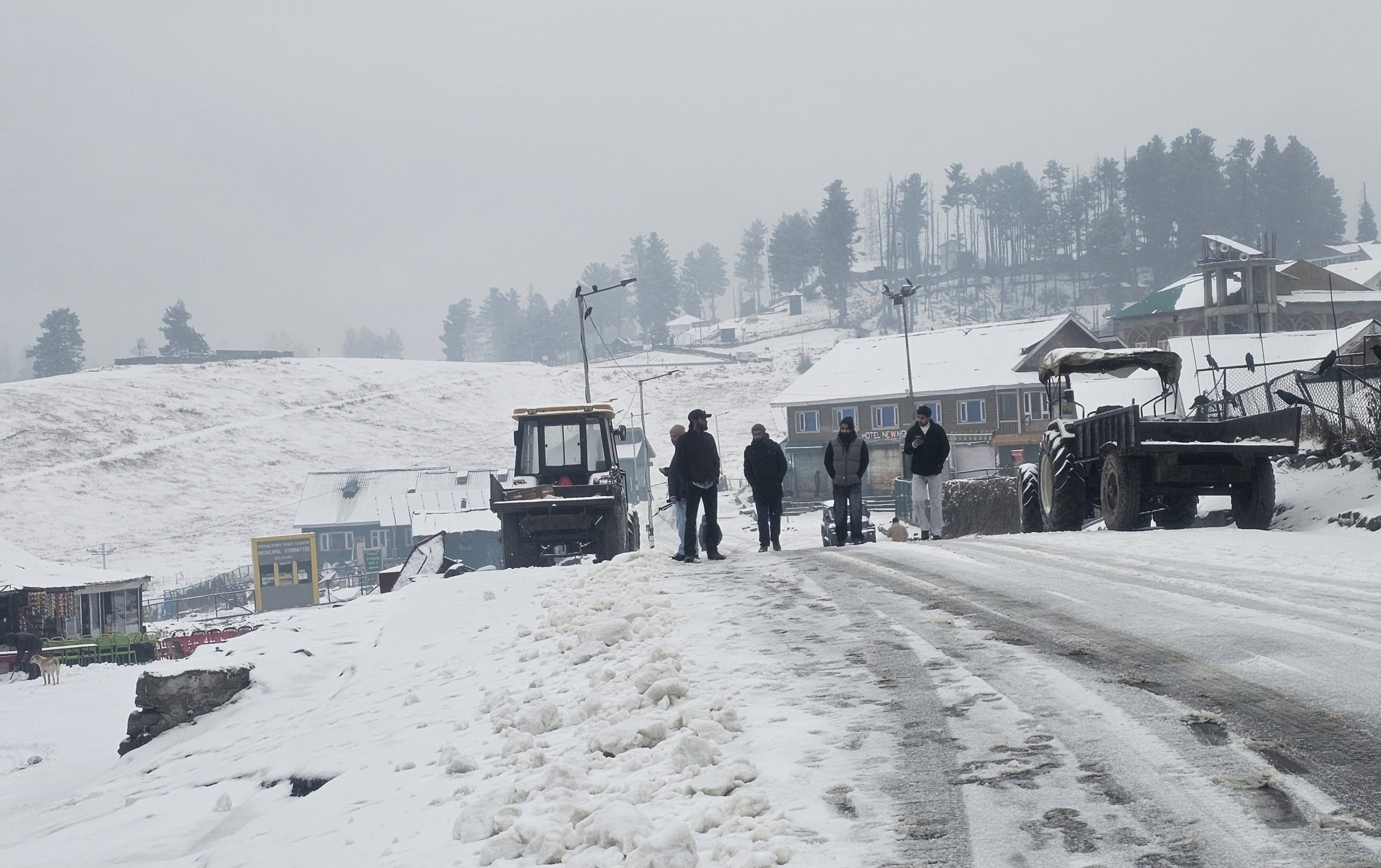 Anti-skid chains made mandatory on Tangmarg-Gulmarg road