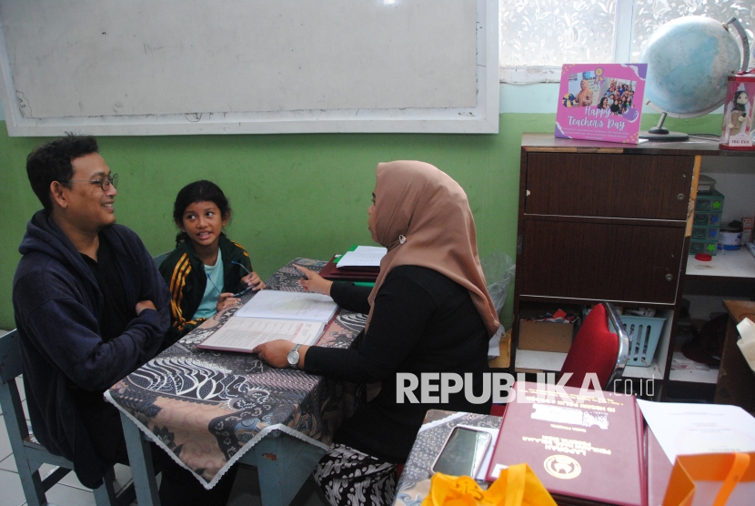 Rapor, orang tua, dan amanah pendidikan