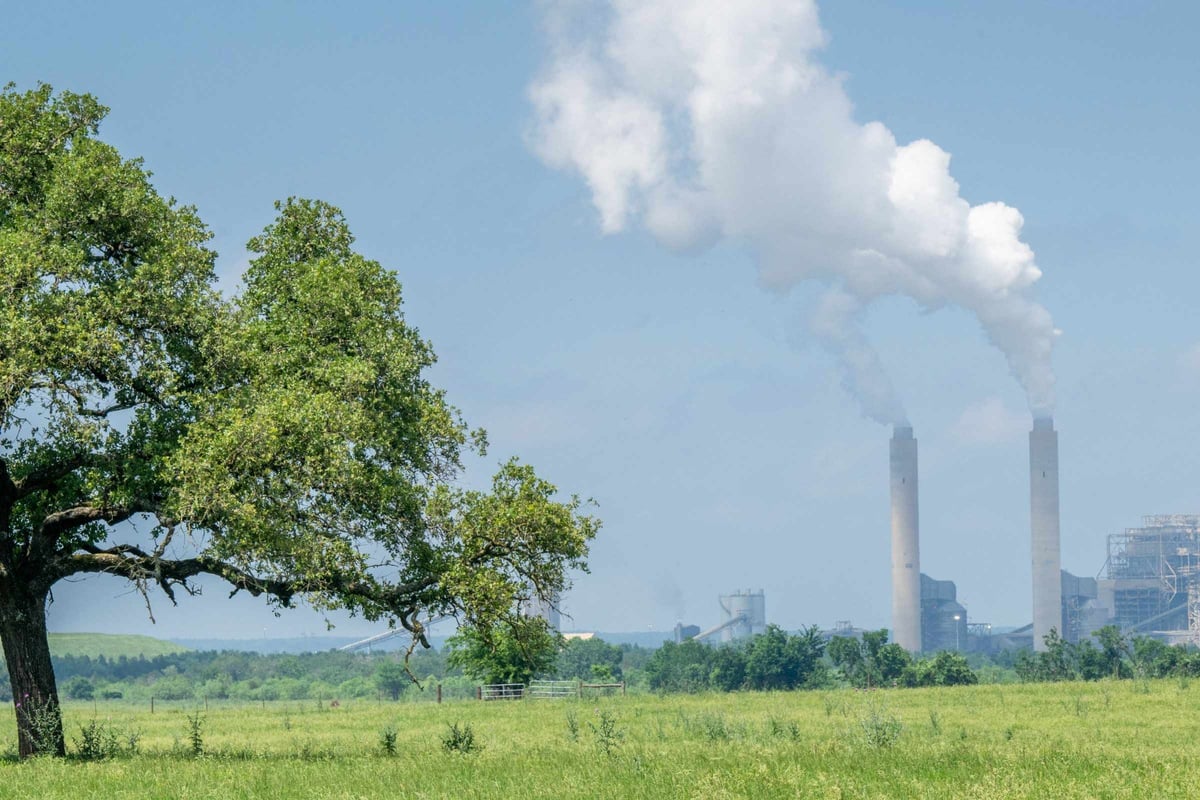 Trump administration to roll back power plant regulations enacted by ...