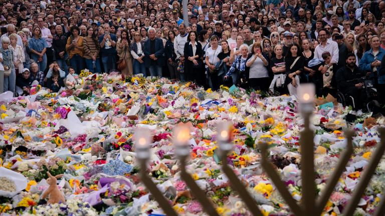 Police emphasise no imminent threat ahead of Bondi memorials on Sunday