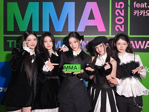 아일릿 “2025 MMA 베스트 퍼포먼스 수상, 멋진 상 받아 기뻐”