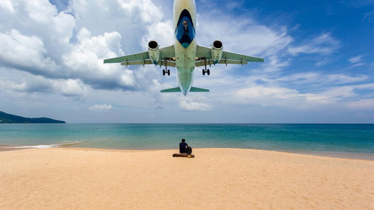 Can airplane waste fall on my head?