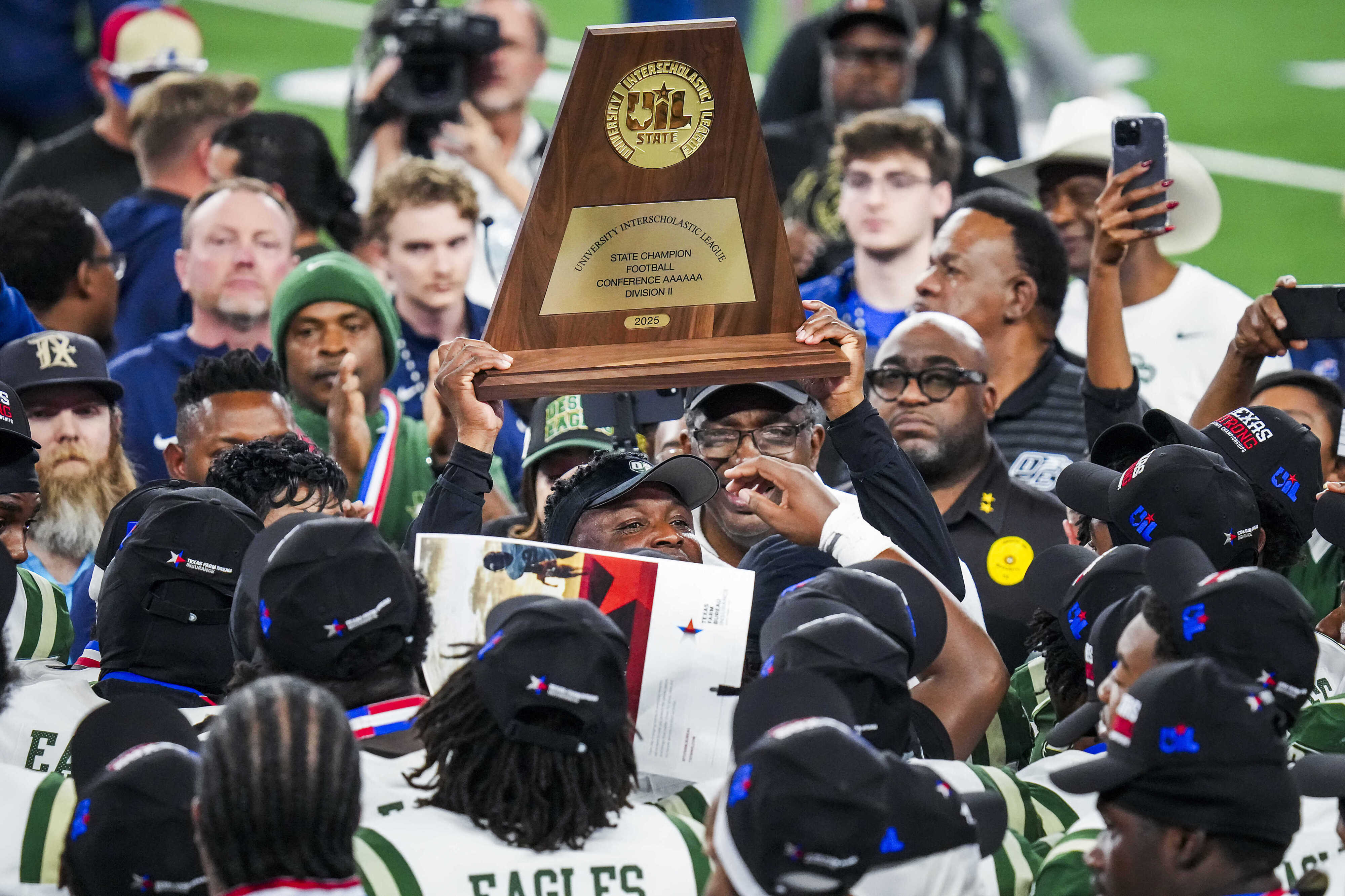 DeSoto dynasty lives on with dominant win over CE King in 6AII state final
