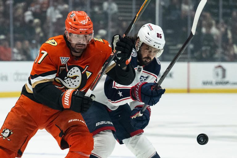 Pavel Mintyukov scores with 3:29 left to lift Ducks past Blue Jackets, 4-3