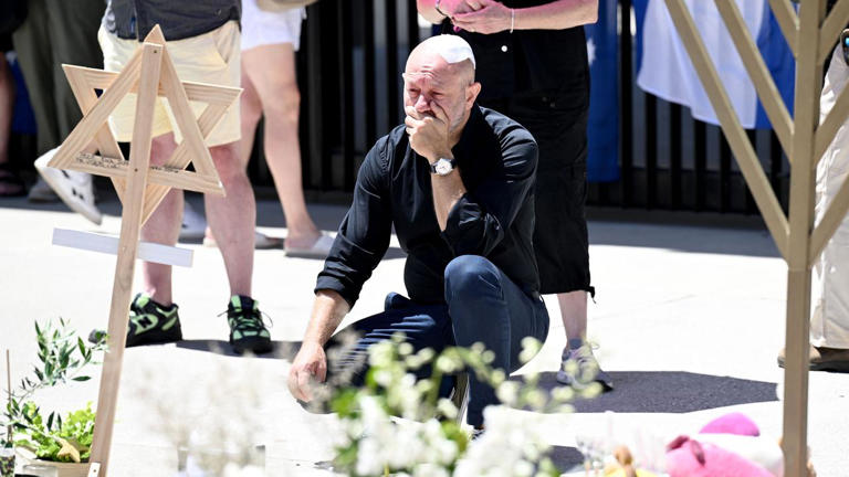 'Light over darkness': Unity call a week after massacre