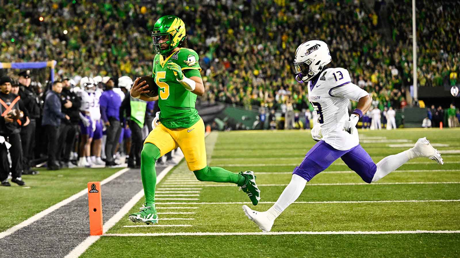 Fans beg for mercy after Oregon dominates James Madison in 1st half of ...