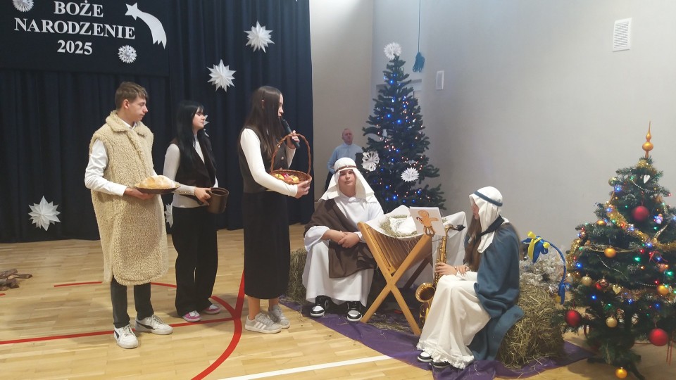 Jasełka w Zespole Szkół Ponadpodstawowych w Kamieńsku i wigilijne ...