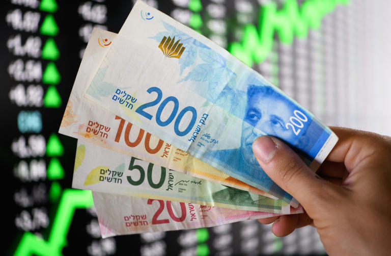 Average salary in Israel rises in first half of 2025, as gender pay gap ...