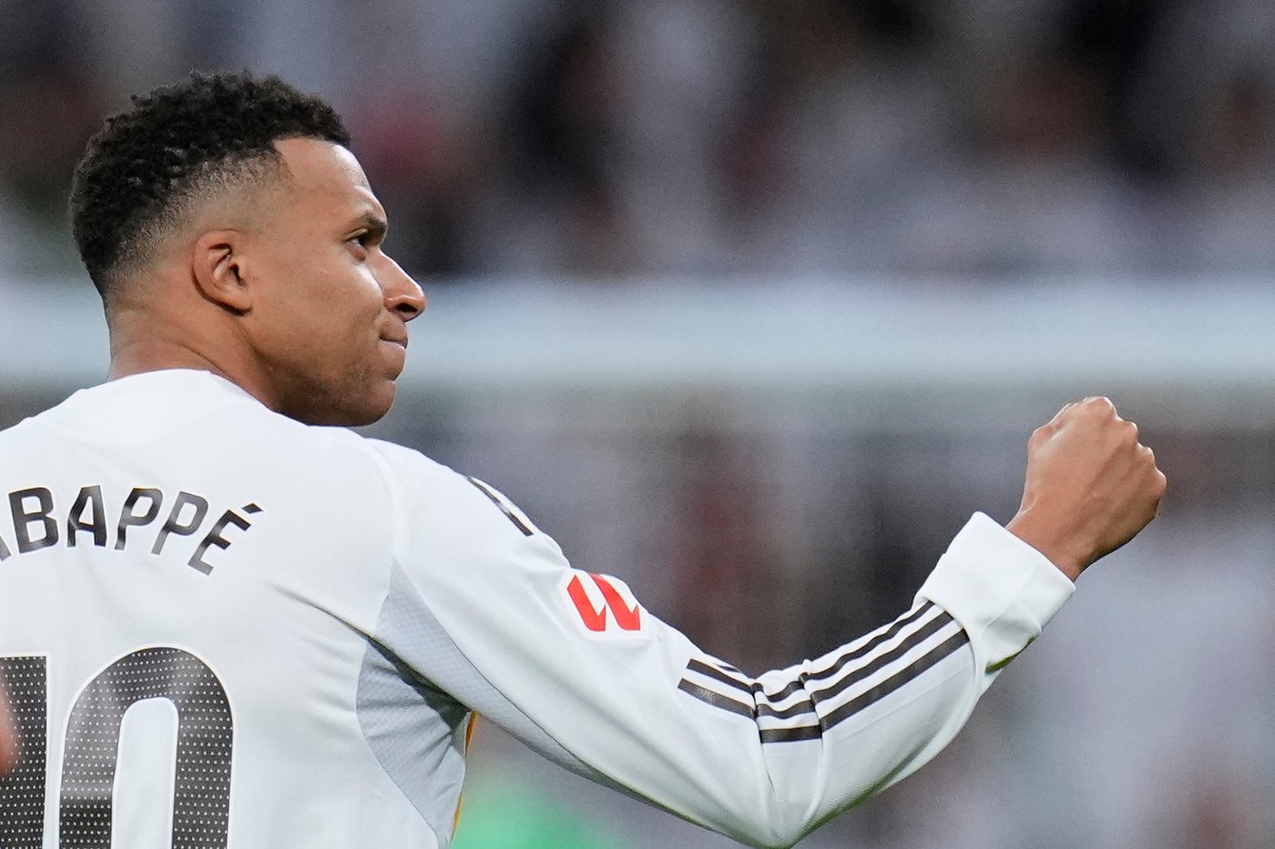 Mbappé equals 'idol' Ronaldo with his record 59th goal in a year for ...