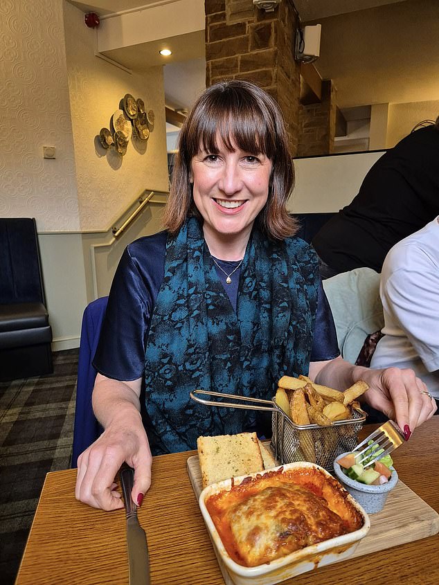 Furious landlord bans Rachel Reeves from her local pub over tax hikes ...