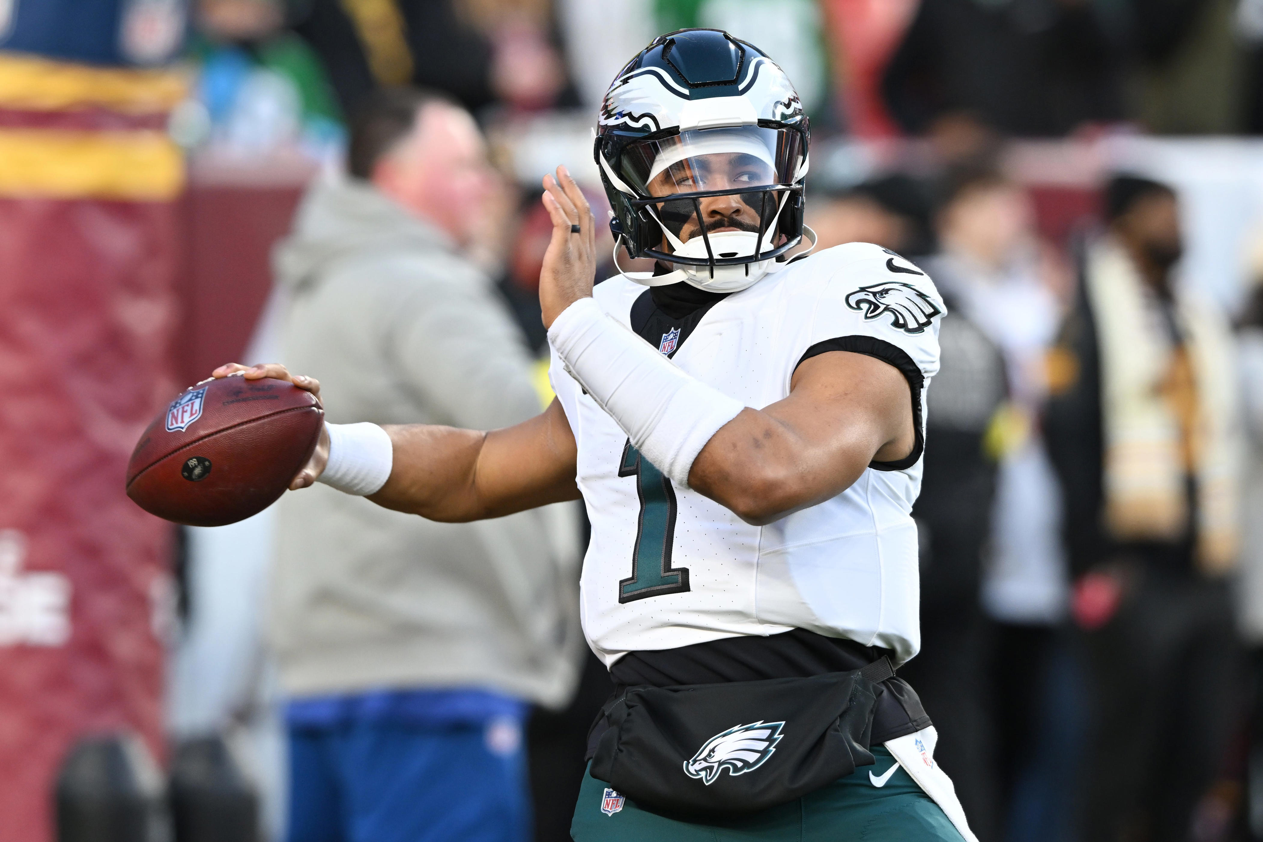 Eagles vs Bills live updates, with NFL Week 17 game score, highlights