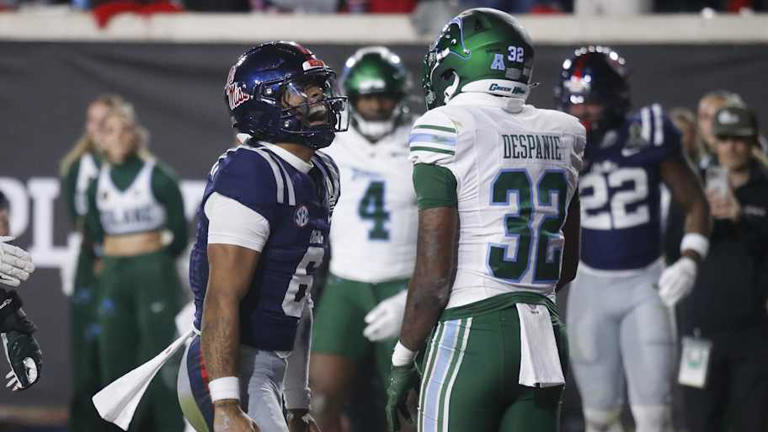 ESPN commentators hint at future CFP decisions during Tulane's loss to ...