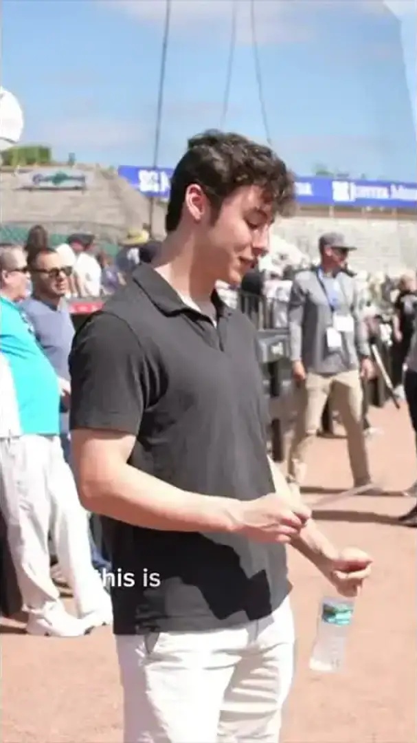 Brian Cashman chooses Aaron Judge card over cash!