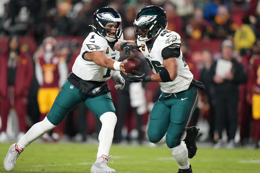 Jalen Hurts and the Eagles win their second NFC East title in a row by ...