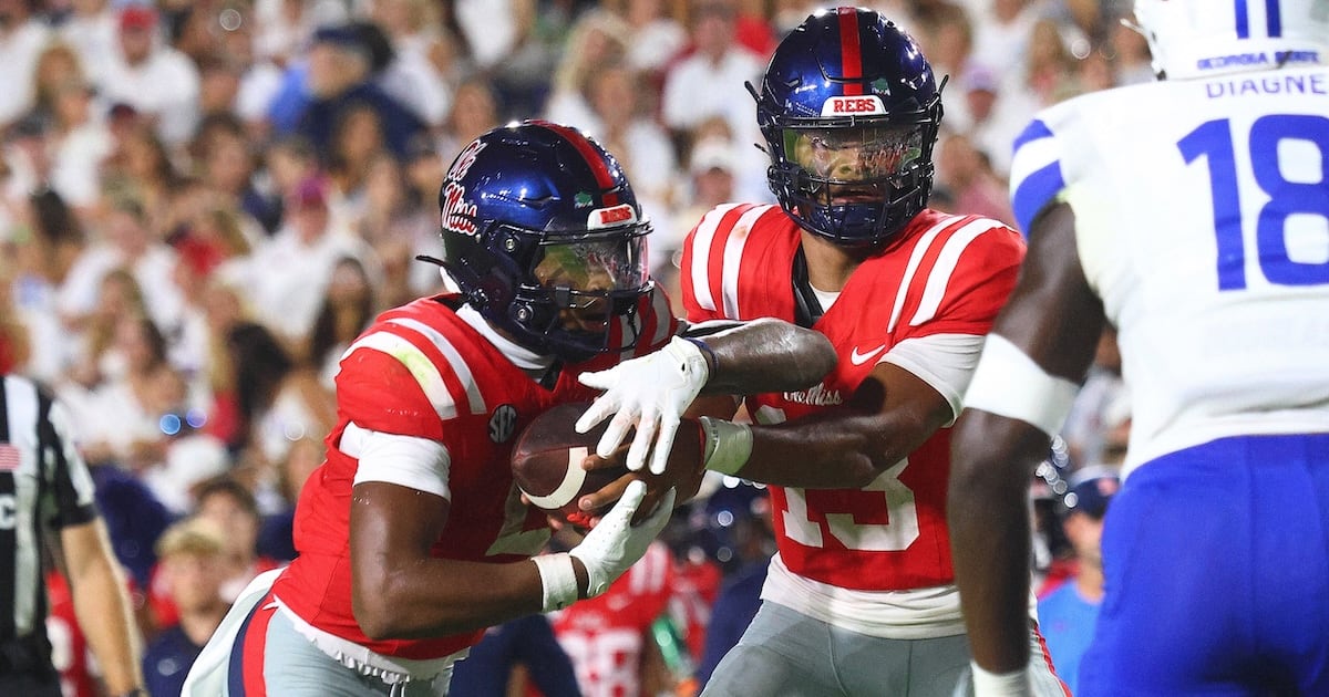 Kewan Lacy injury update: Ole Miss RB heads to locker room after ...