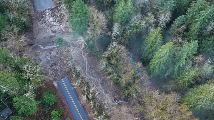Landslide in Welches triggers level 3 evacuation order and closes roads ...