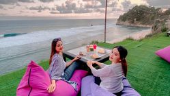 Osanna Beach Resort Pacitan: Kombinasi pantai, villa cantik, dan wahana ...