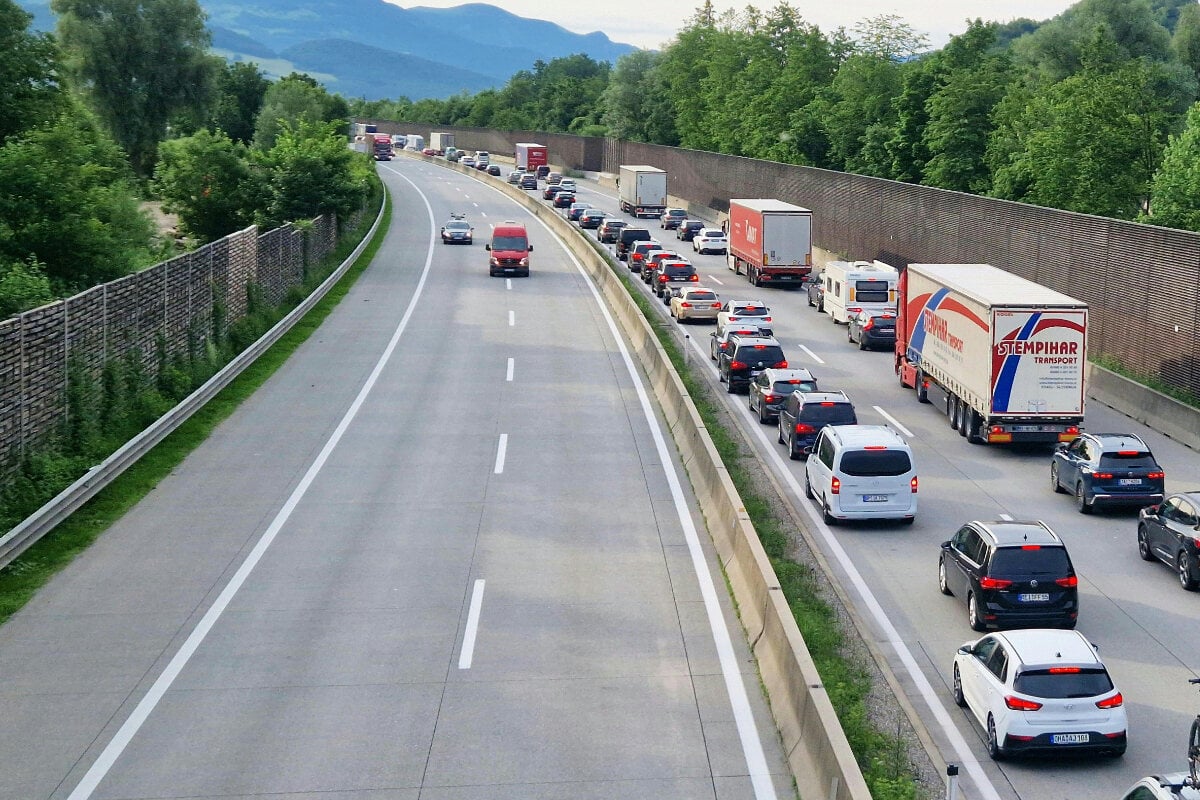 45 Kilometer Chaos: Massiver Pfingst-Stau reicht bis nach Bayern zurück