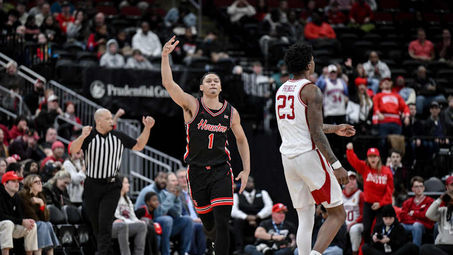 Houston’s defense overpowers No. 14 Arkansas in convincing win