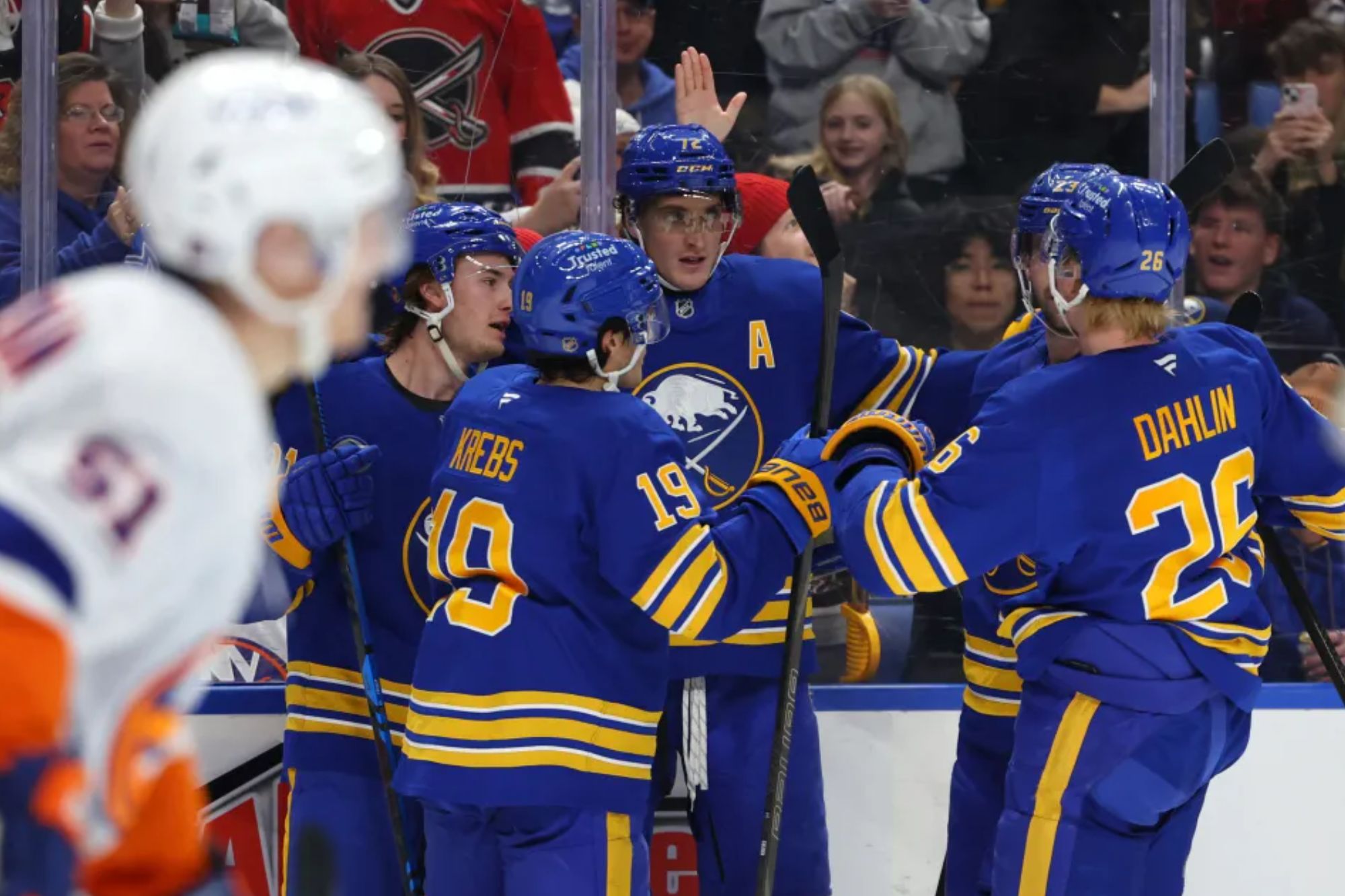 Sluggish Islanders fall to Sabres in shootout for third straight loss