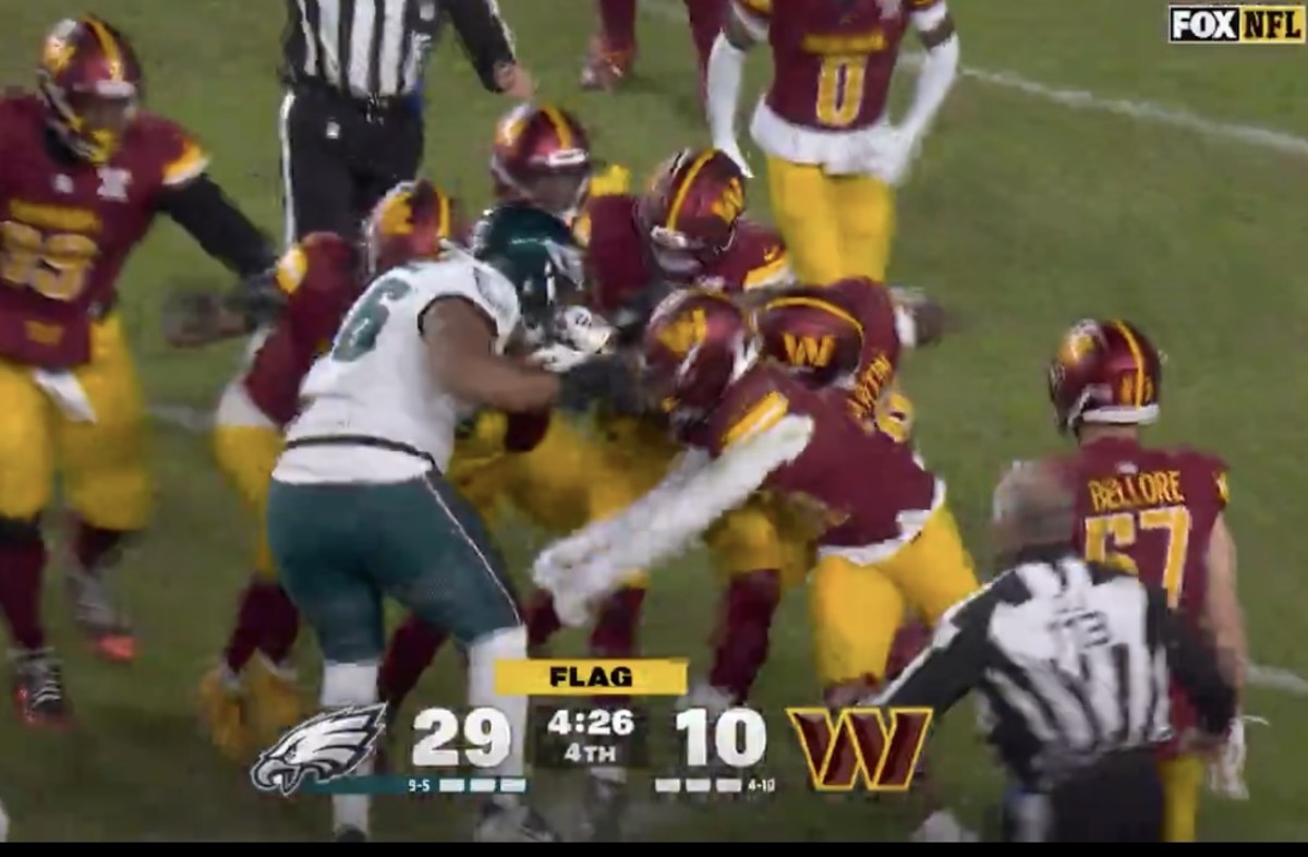Massive fight breaks out between Eagles and Commanders late in ...