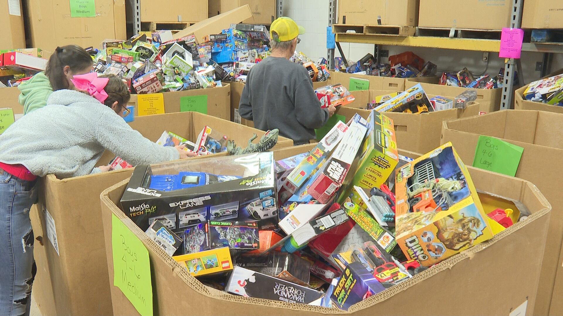 Mid-Ohio Valley Toys For Tots day one of distribution day