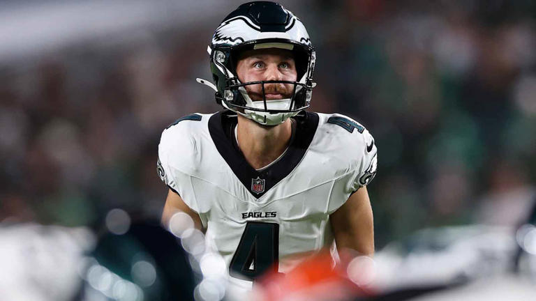 Eagles fans call for Jake Elliott’s job after another missed field goal