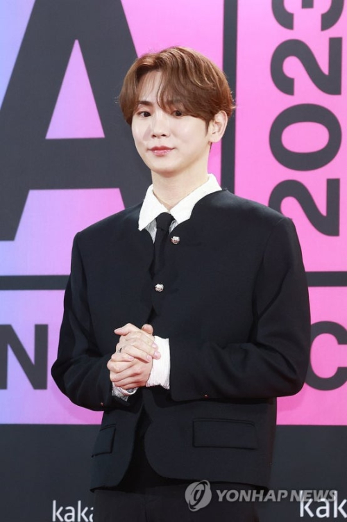 ‘주사 이모’ SNS 팔로우 리스트 있던 강민경, 연루 의혹에 “전혀 무관”