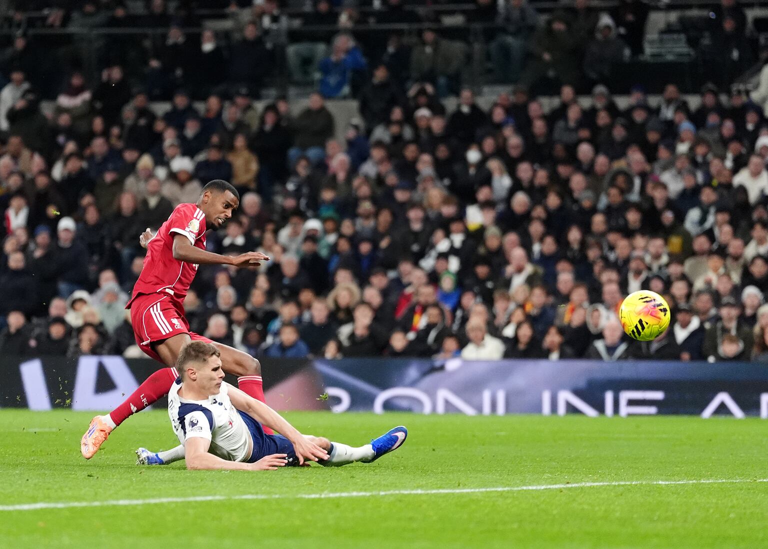 Arne Slot unable to elaborate on fitness of striker Alexander Isak